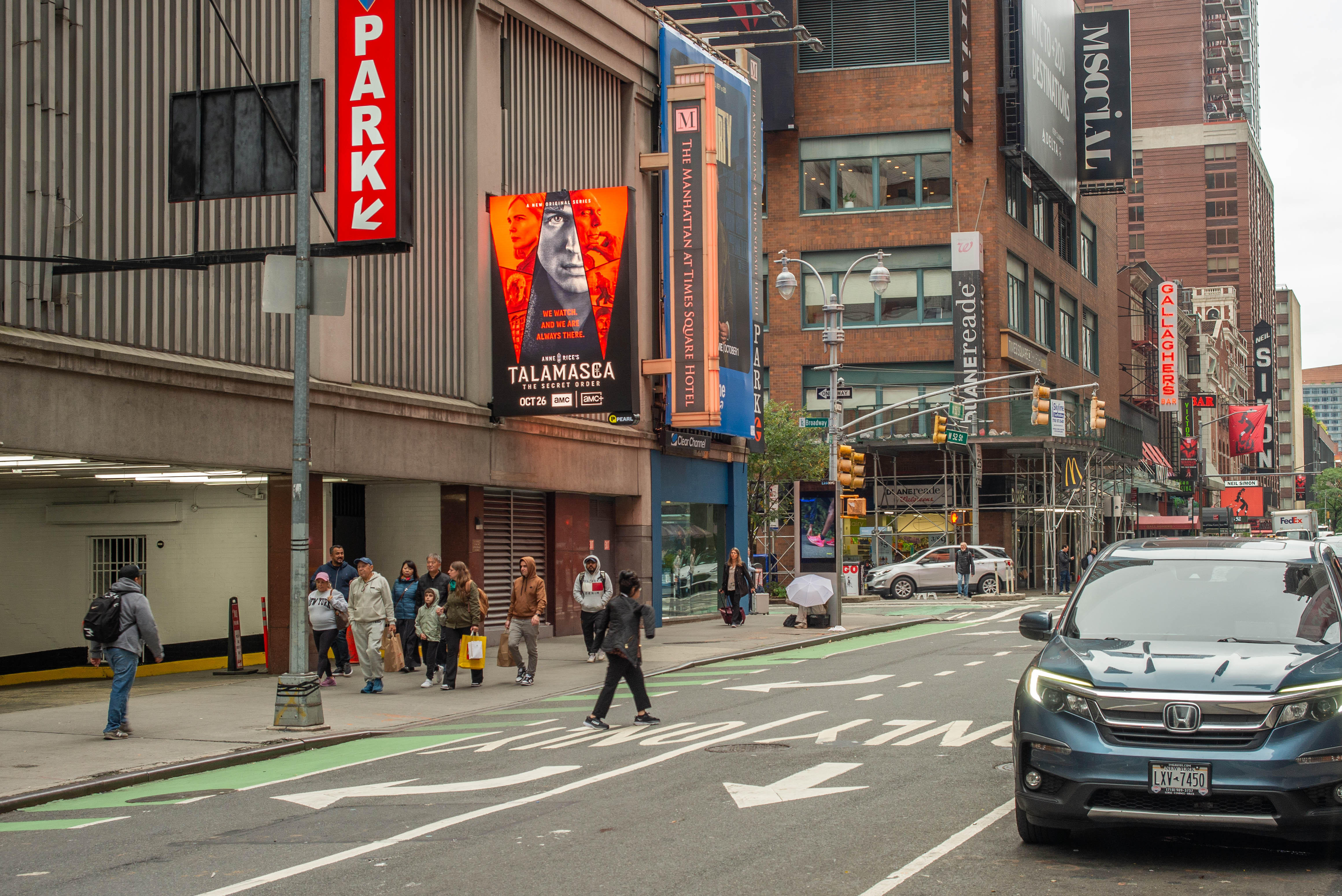 Pearl Media’s Midtown NYC Digital Network Becomes Must Buy for Holidays ...